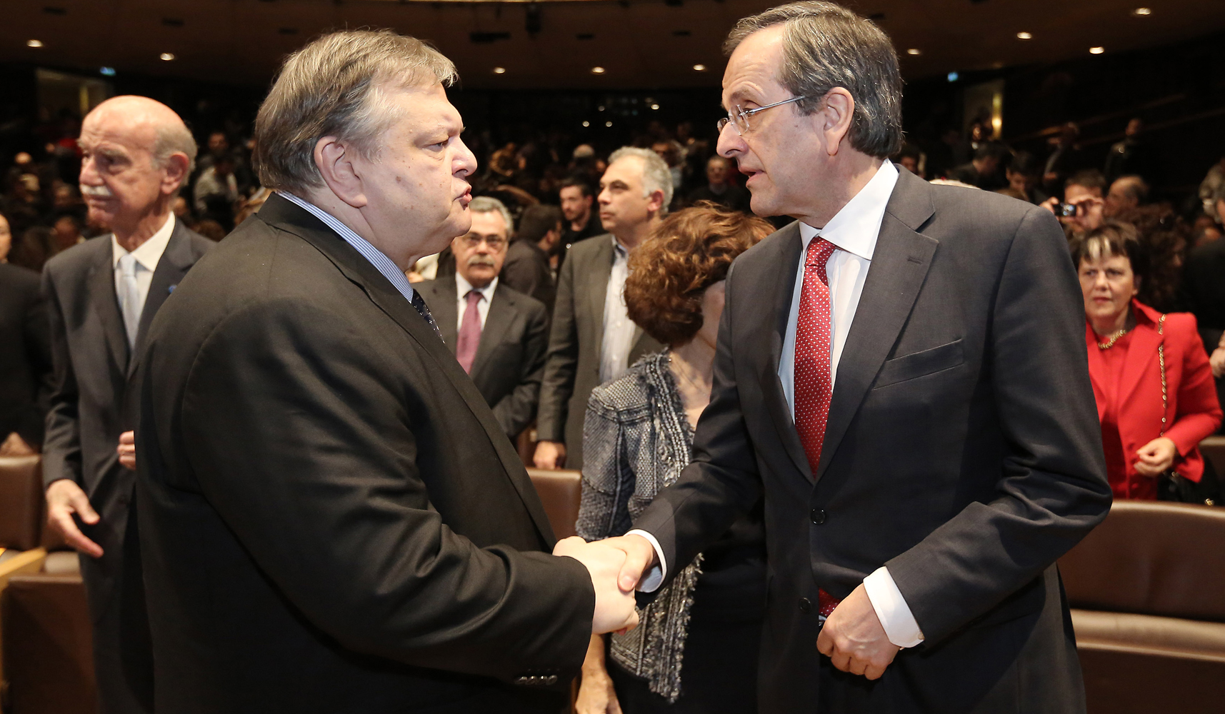 ΤΑ ΤΡΙΑΝΤΑ ΑΡΓΥΡΙΑ – The Analyst